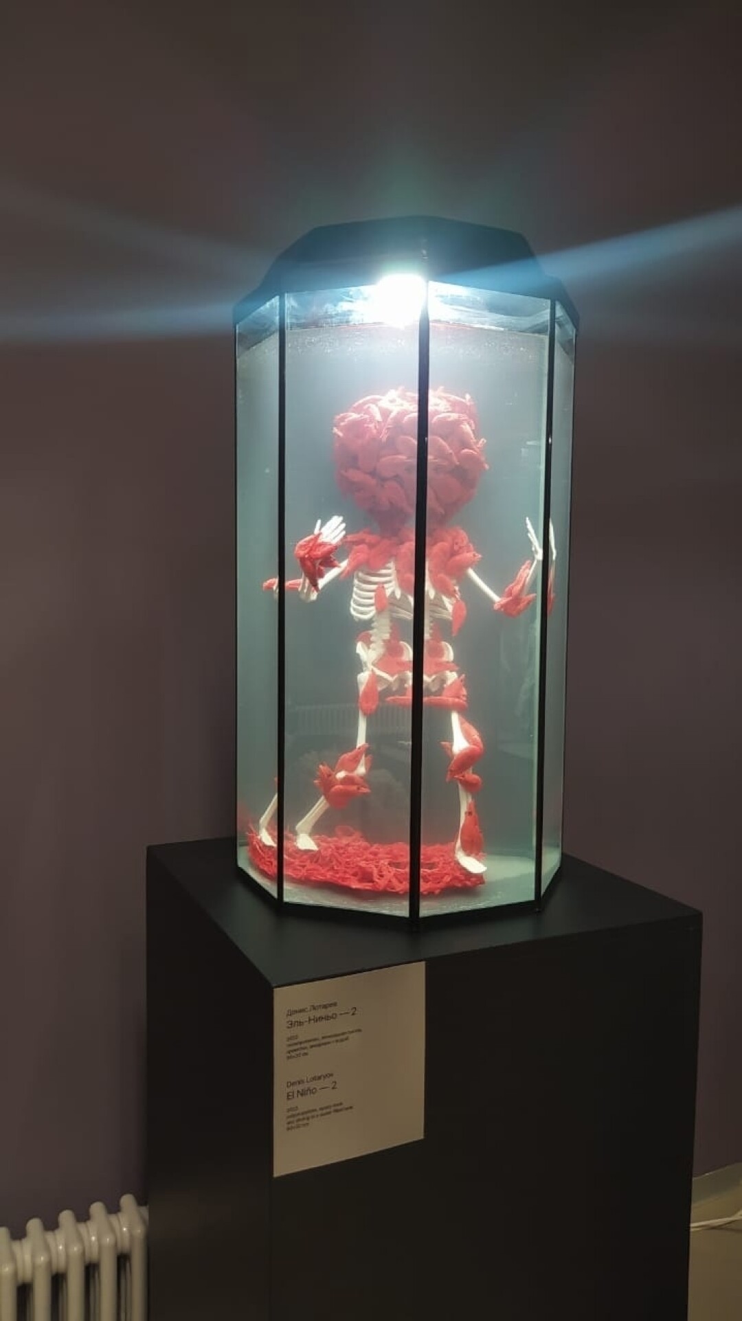 Междисциплинарный художник Денис Лотарев исследует «Дивный новый мир» на выставке в «Эрарте ...