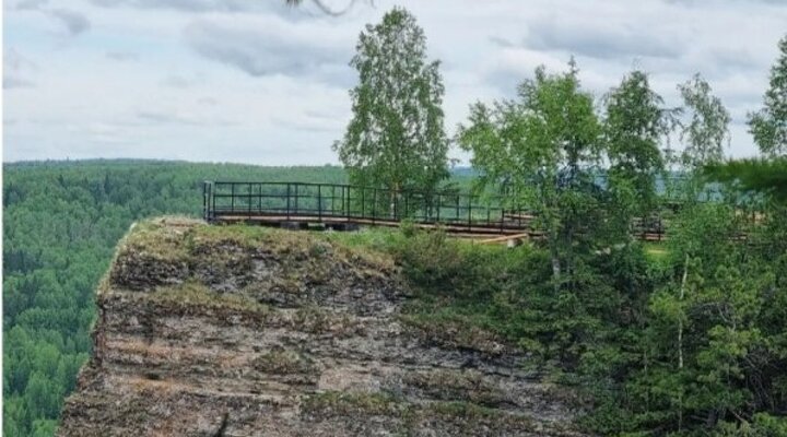 Появились фотографии со строительства экотропы на камень Ветлан | Sobaka.ru
